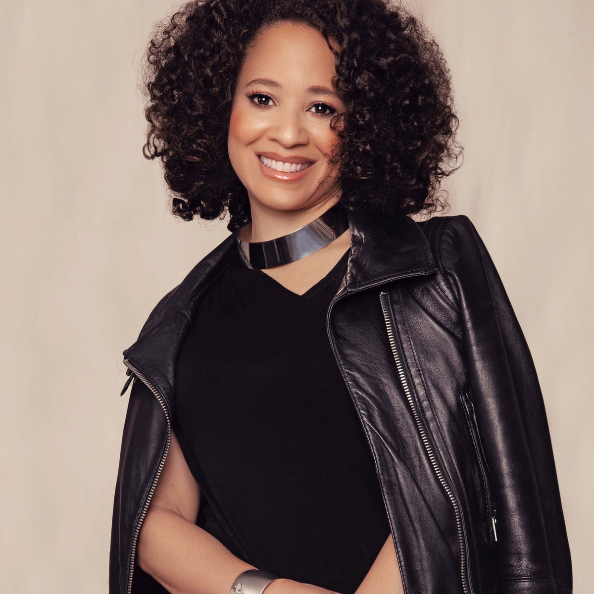 Women’s Clothing and Fashion: Designer Wardrobe Secrets – Kiya Tomlin